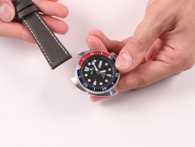 How To Install A Quick-Release Strap | StrapsCo