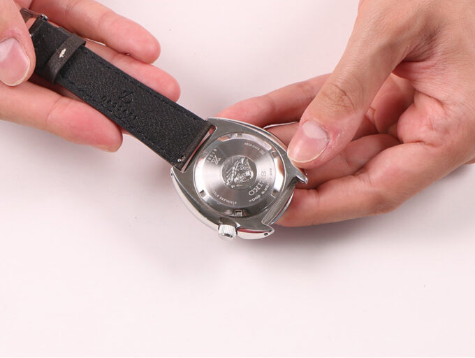 How To Install A Quick-Release Strap | StrapsCo