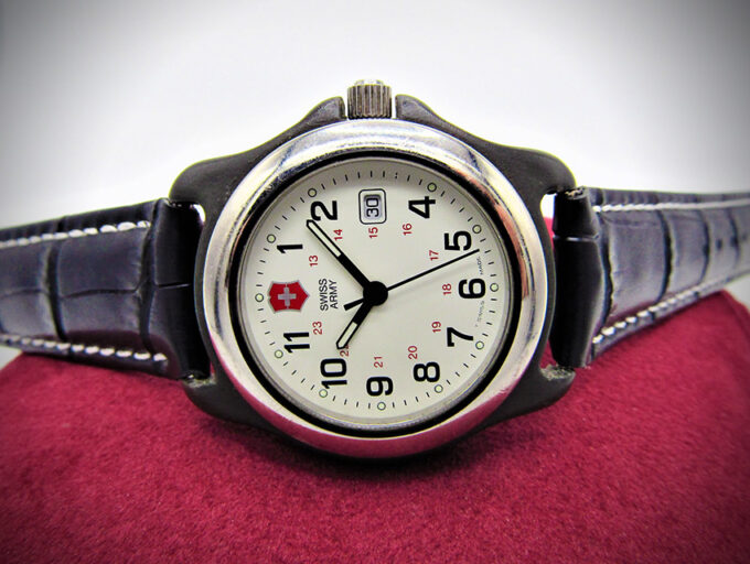 Quintessential 90s Style Watches | StrapsCo